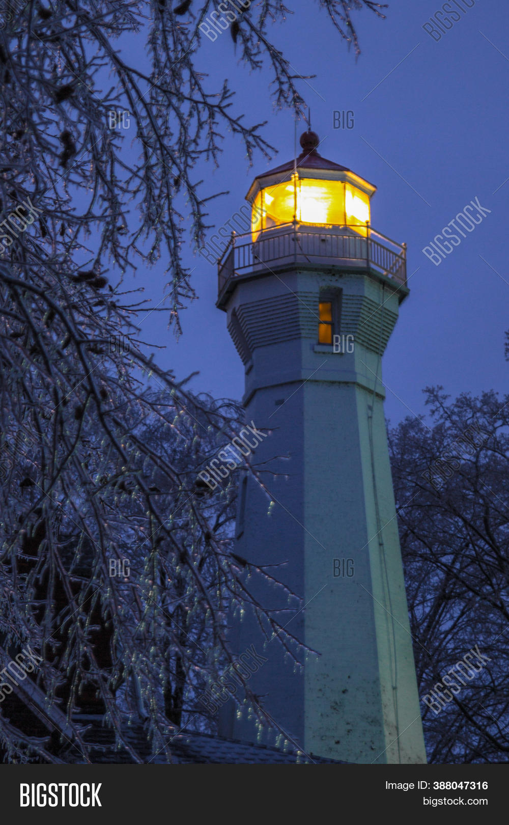 Illuminated Beacon Image & Photo (Free Trial) | Bigstock
