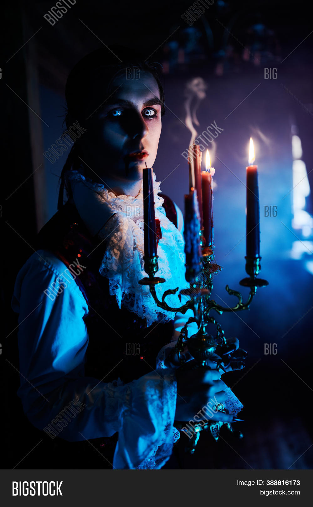 Bloodthirsty Vampire Image & Photo (Free Trial) | Bigstock