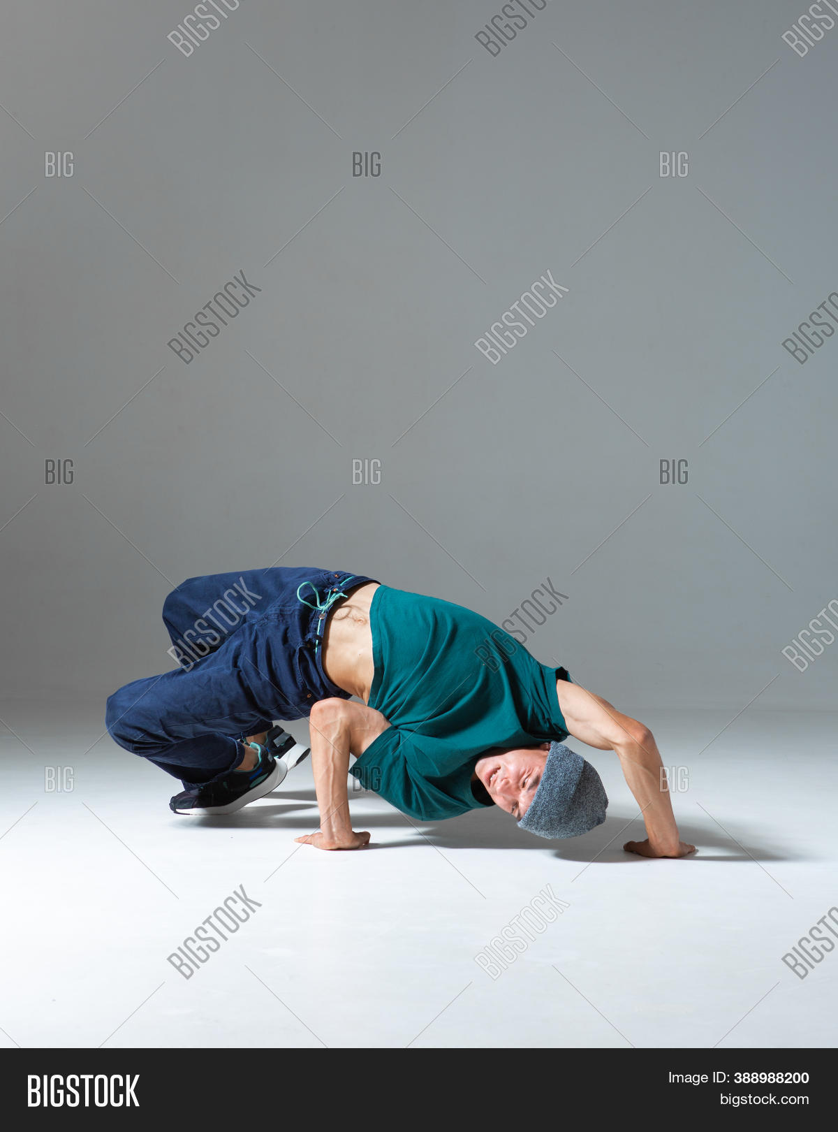 Young Guy Breakdancer Image & Photo (Free Trial) | Bigstock