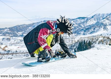 Young Man Snowboarder Image & Photo (Free Trial) | Bigstock