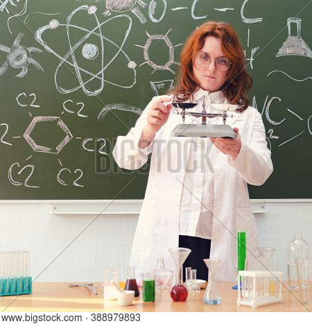 Woman Physics Teacher Image & Photo (Free Trial) | Bigstock