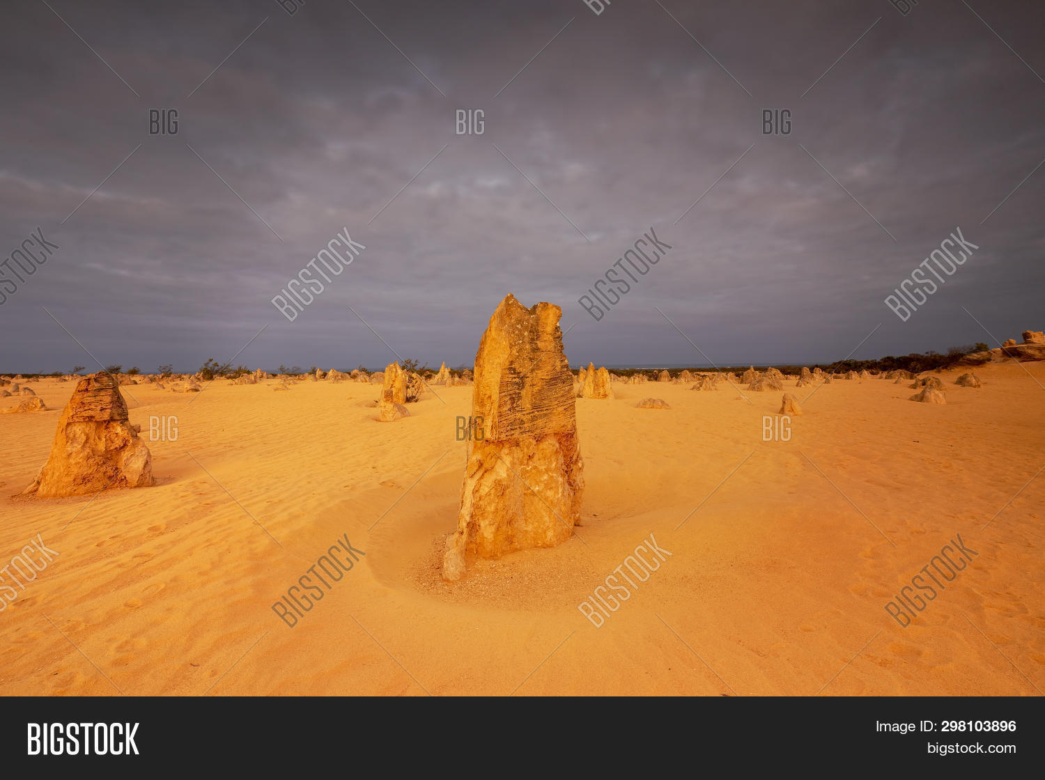 Pinnacles Desert Image & Photo (Free Trial) | Bigstock