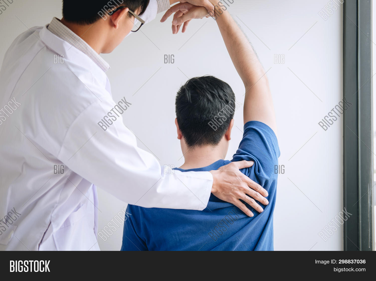 Doctor Physiotherapist Image & Photo (Free Trial) | Bigstock