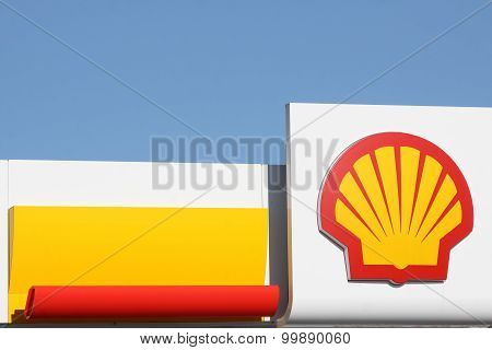 Shell Logo On Gas Image & Photo (Free Trial) | Bigstock