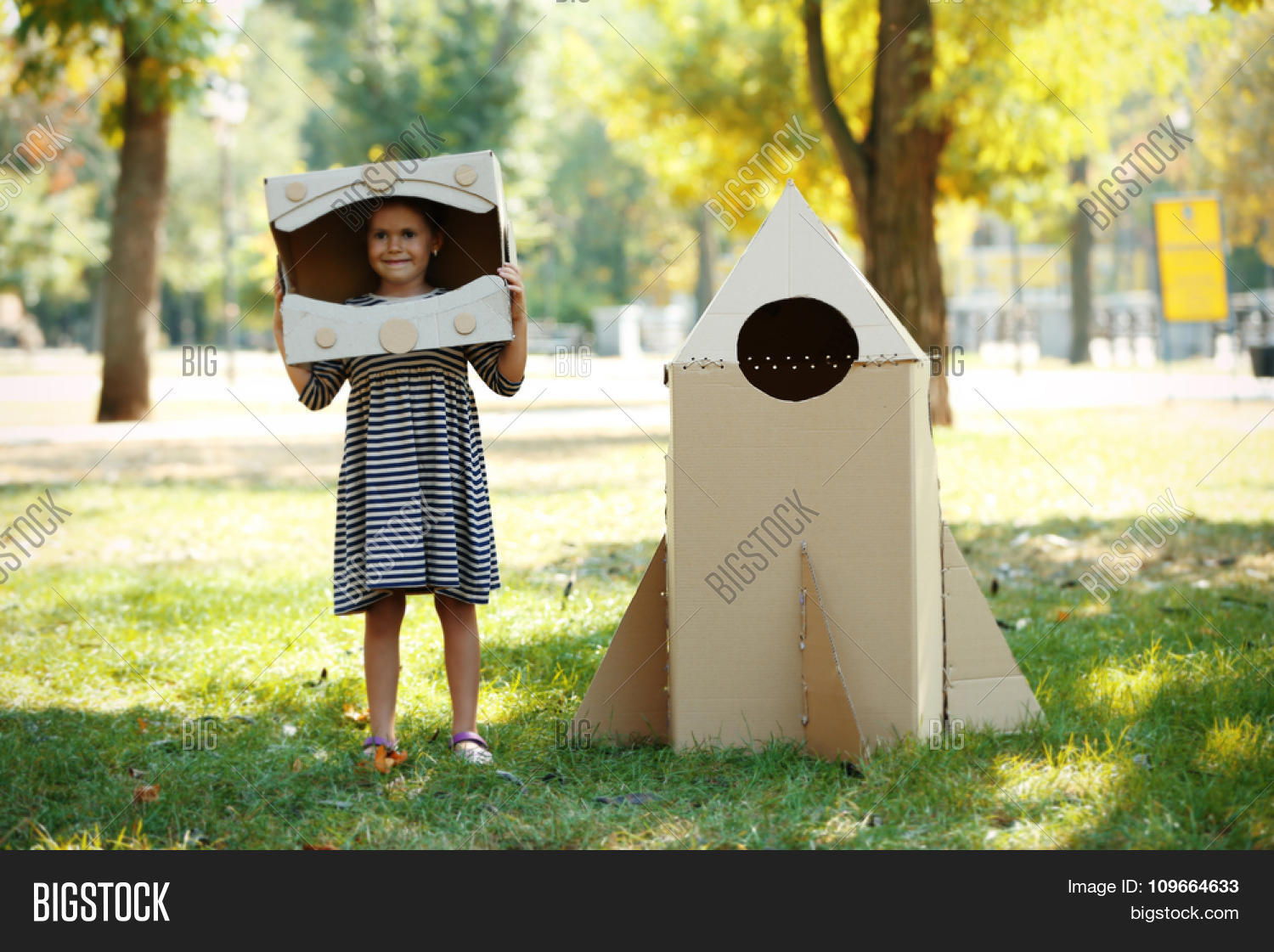 Pretty Little Girl Box Image & Photo (Free Trial) | Bigstock