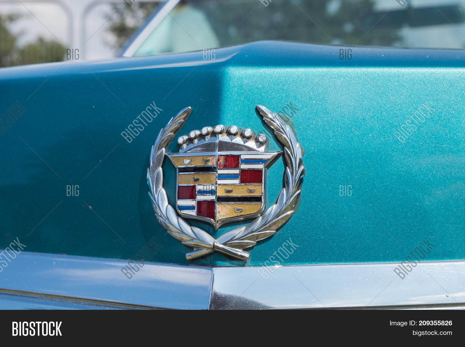 Cadillac Vintage Logo