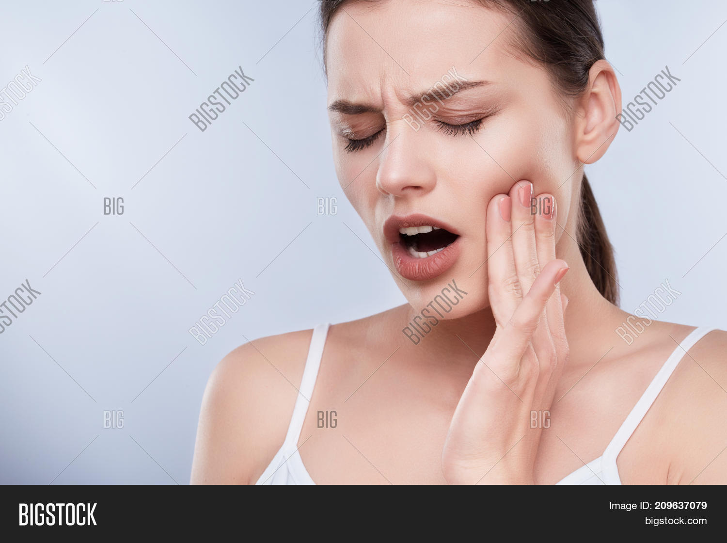 Woman Toothache Image & Photo (Free Trial) | Bigstock