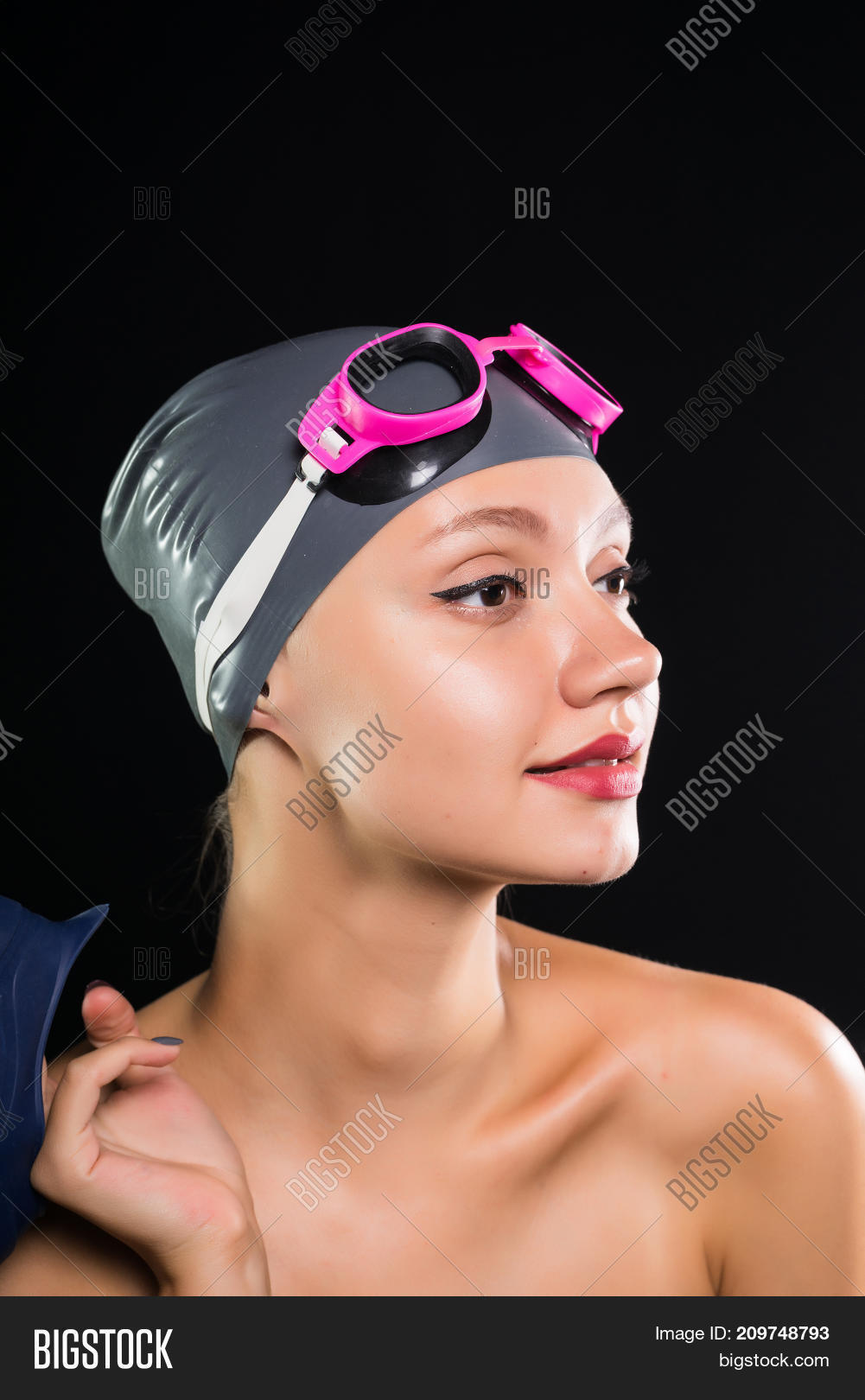 Girl Bathing Cap Looks Image & Photo (Free Trial) | Bigstock