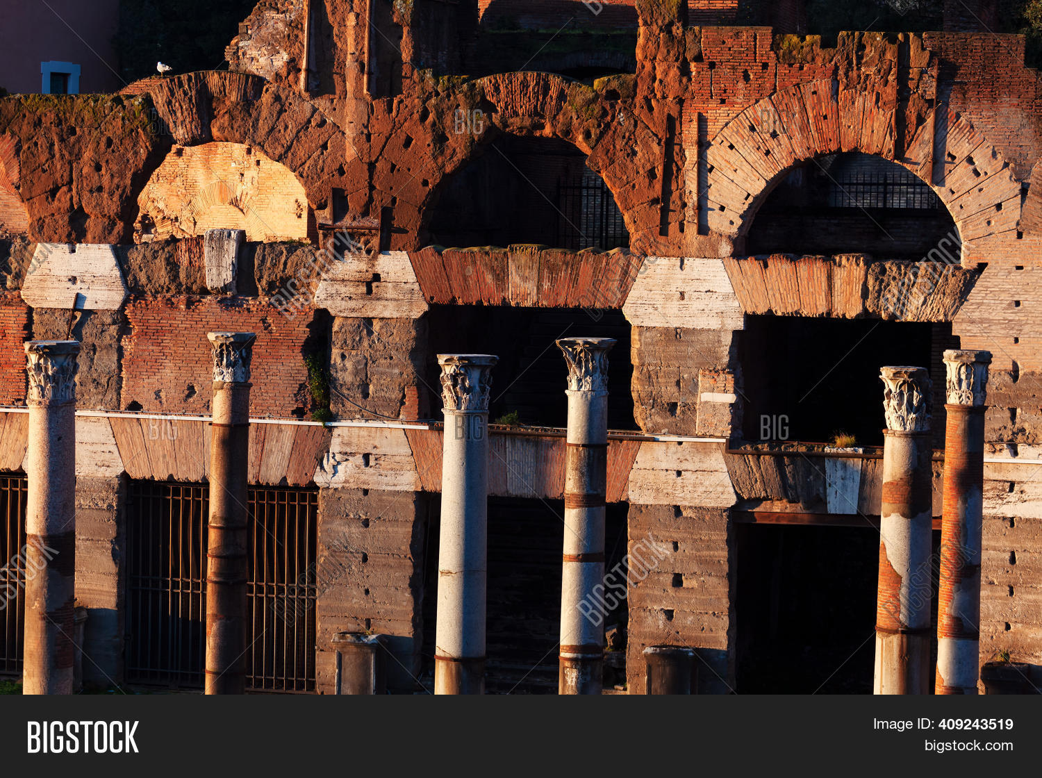 Arches And Columns Roman Architecture Ancient Architecture Architecture