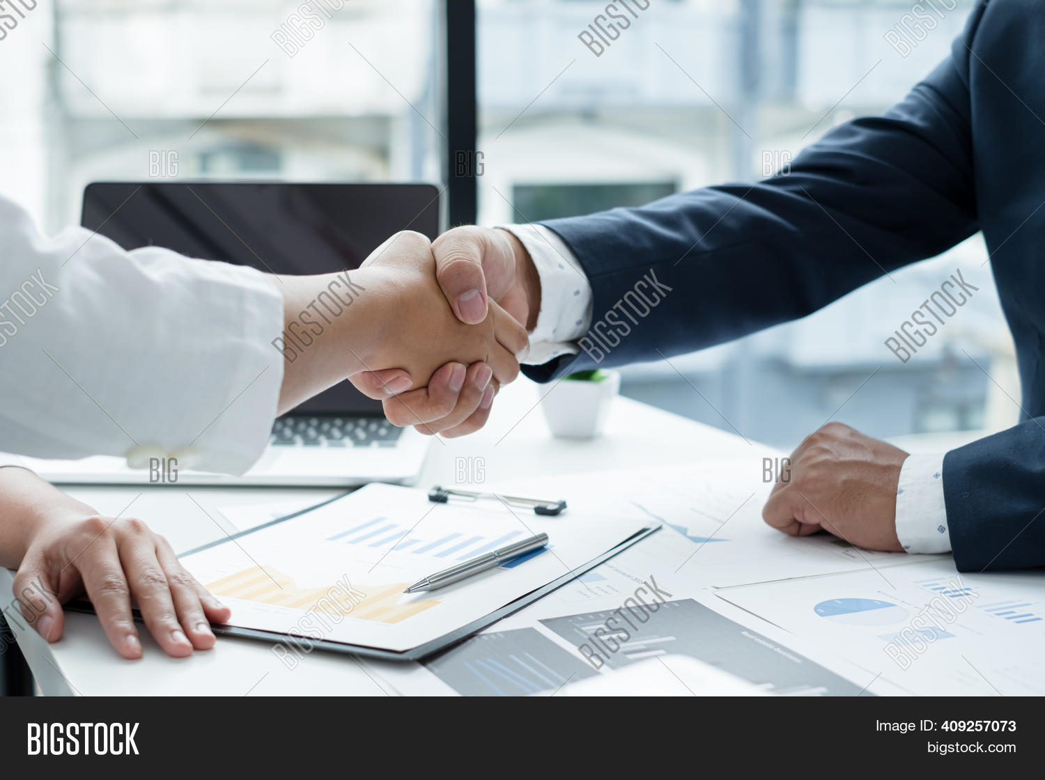 Businessmen Shake Image & Photo (Free Trial) | Bigstock