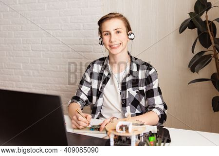 Teen Programming Image & Photo (Free Trial) | Bigstock