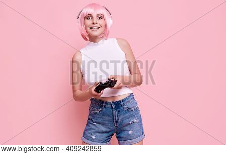 Happy Sexy Gamer Girl Image & Photo (Free Trial) | Bigstock
