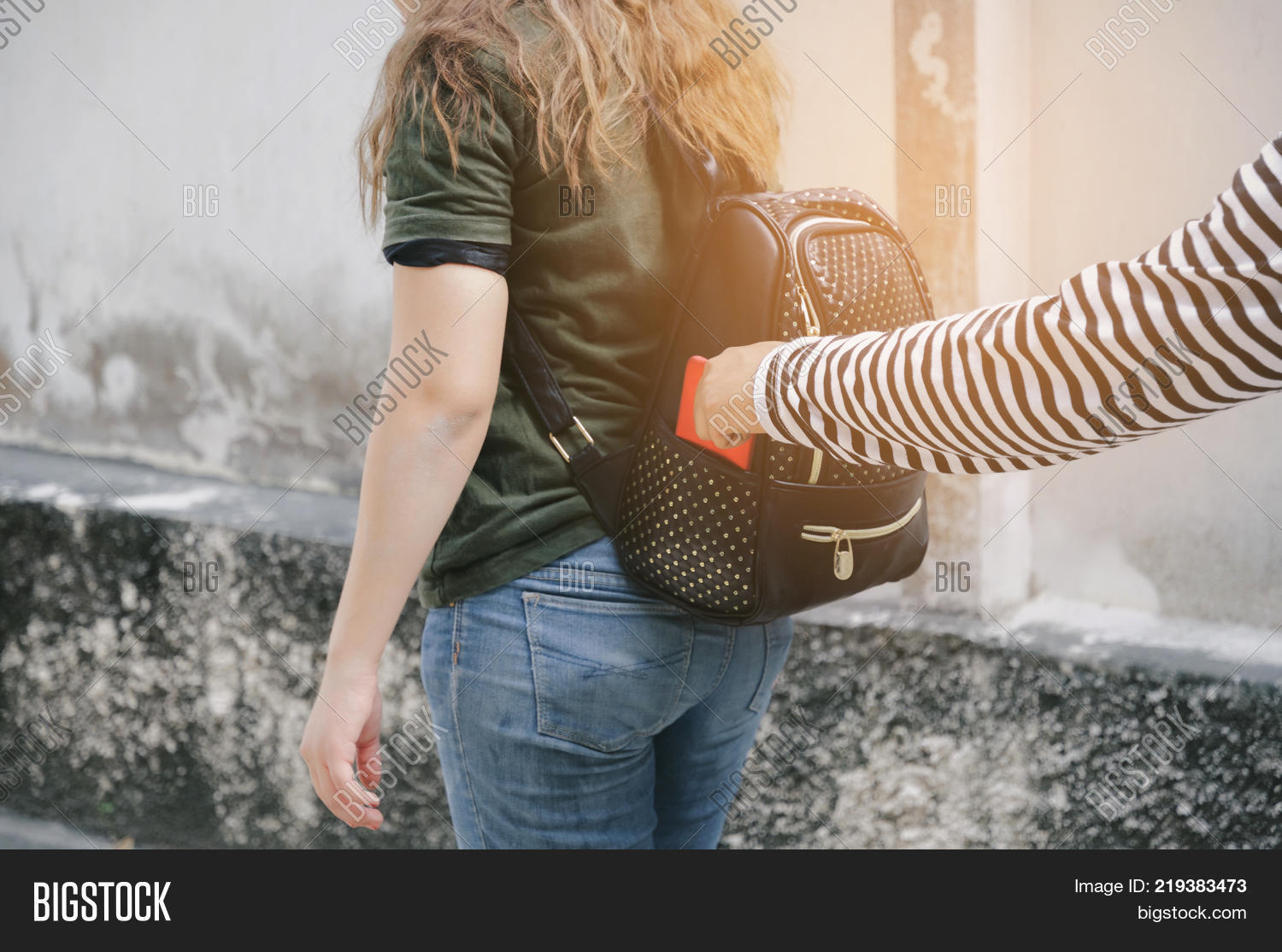 Thief Stealing Wallet Image & Photo (Free Trial) | Bigstock