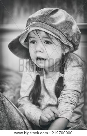Little Girl Look Fear Image & Photo (Free Trial) | Bigstock