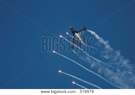 F16 Flare Image & Photo (Free Trial) | Bigstock