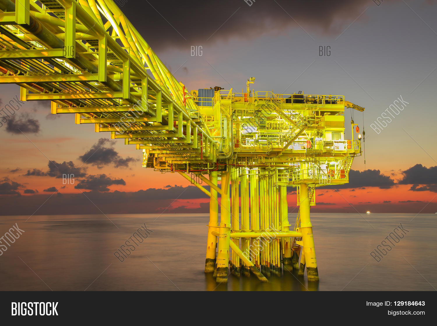 Oil Gas Wellhead Image & Photo (Free Trial) | Bigstock