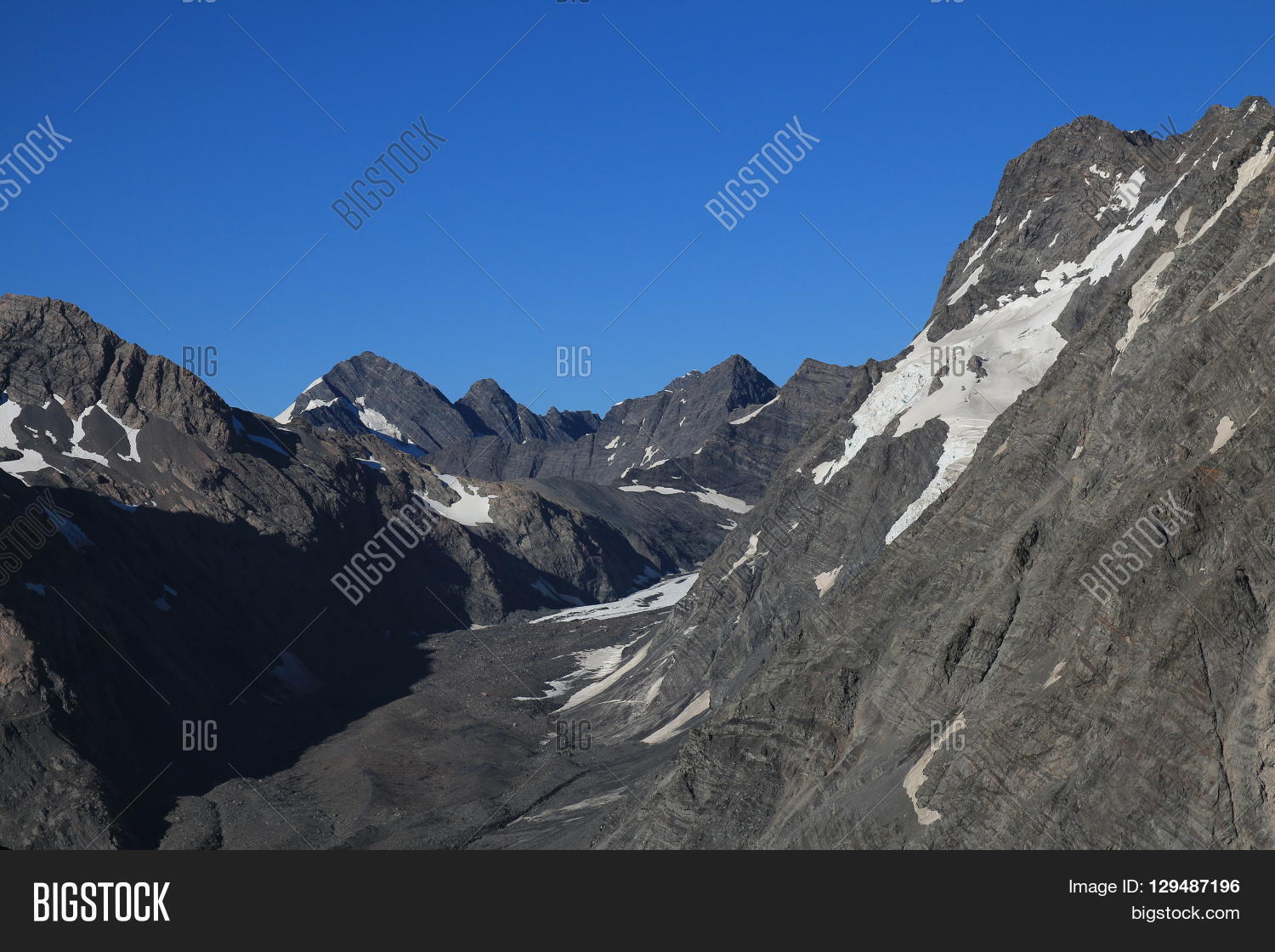 View Sealy Tarns Track Image & Photo (Free Trial) | Bigstock