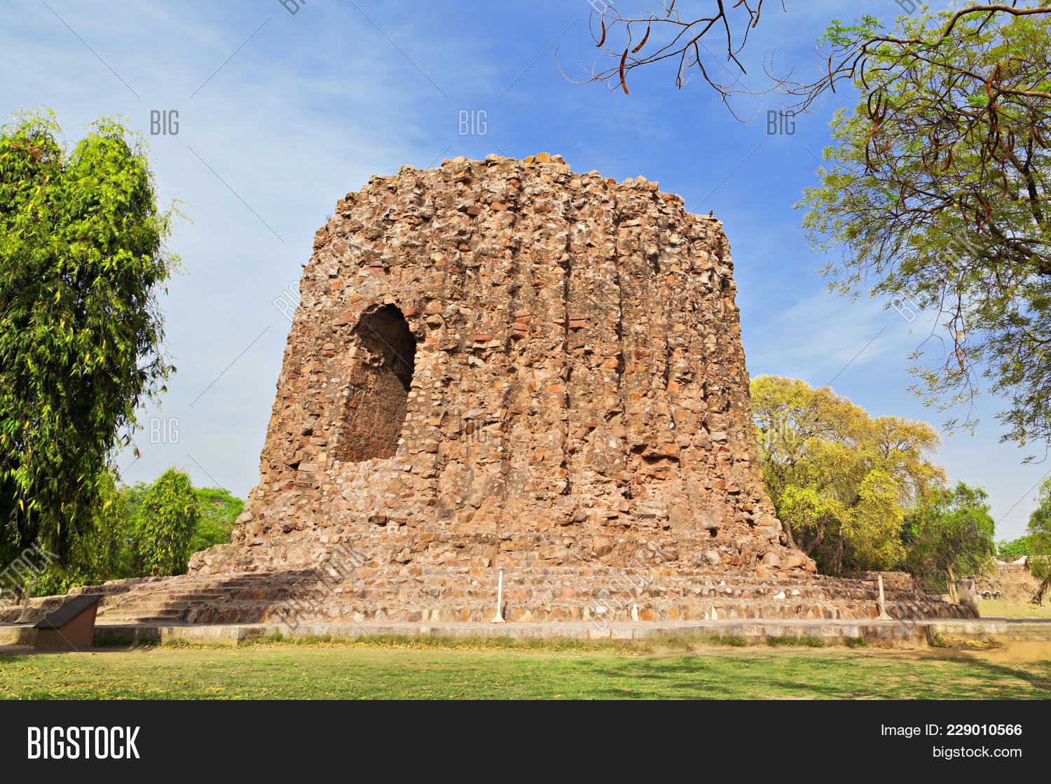 Uncompleted Alai Minar Image & Photo (Free Trial) | Bigstock