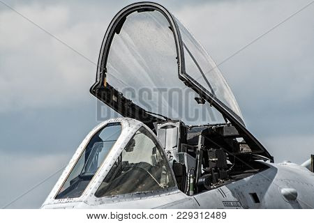 Military Fighter Jet Image & Photo (Free Trial) | Bigstock
