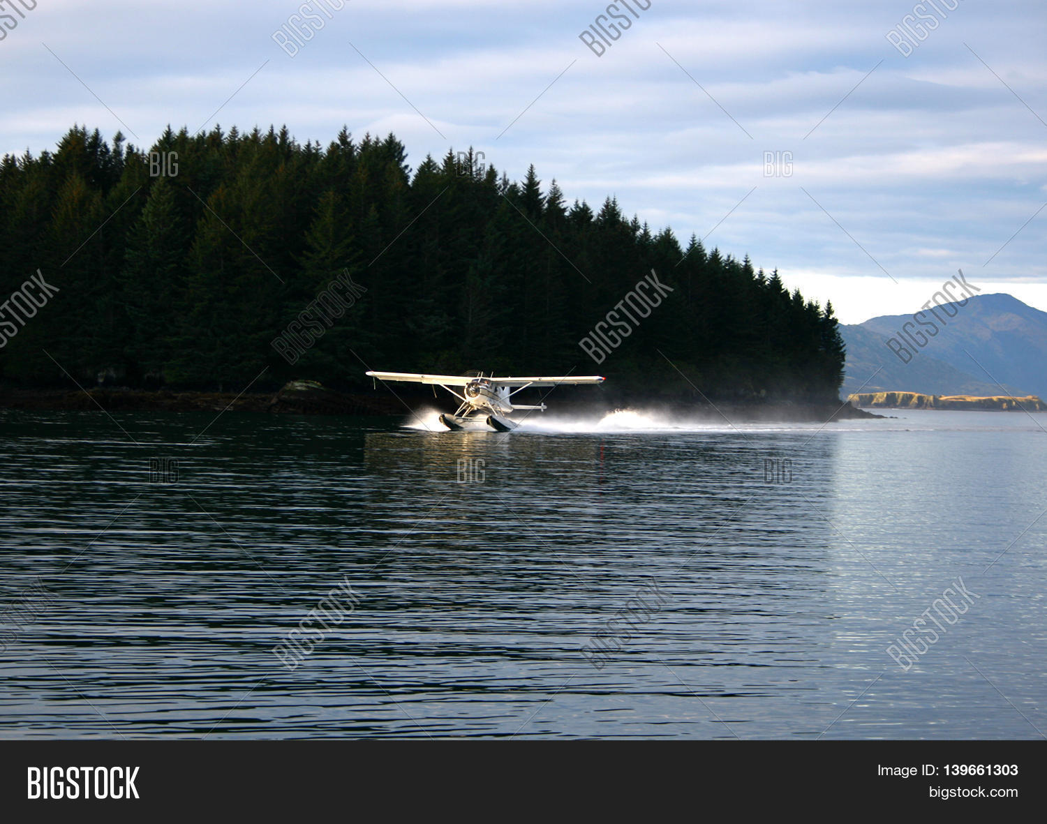 Seaplane Landing Near Image & Photo (Free Trial) | Bigstock