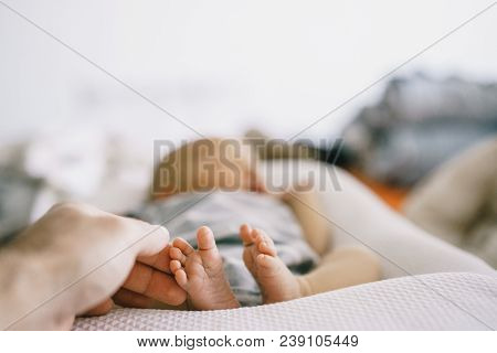 Feet Newborn Baby Image & Photo (Free Trial) | Bigstock