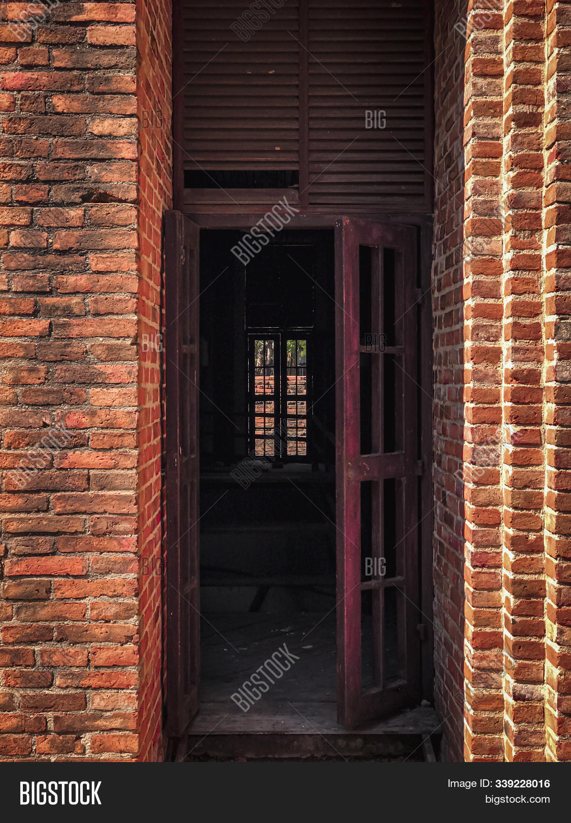 Empty Old Brick Wall Image & Photo (Free Trial) | Bigstock