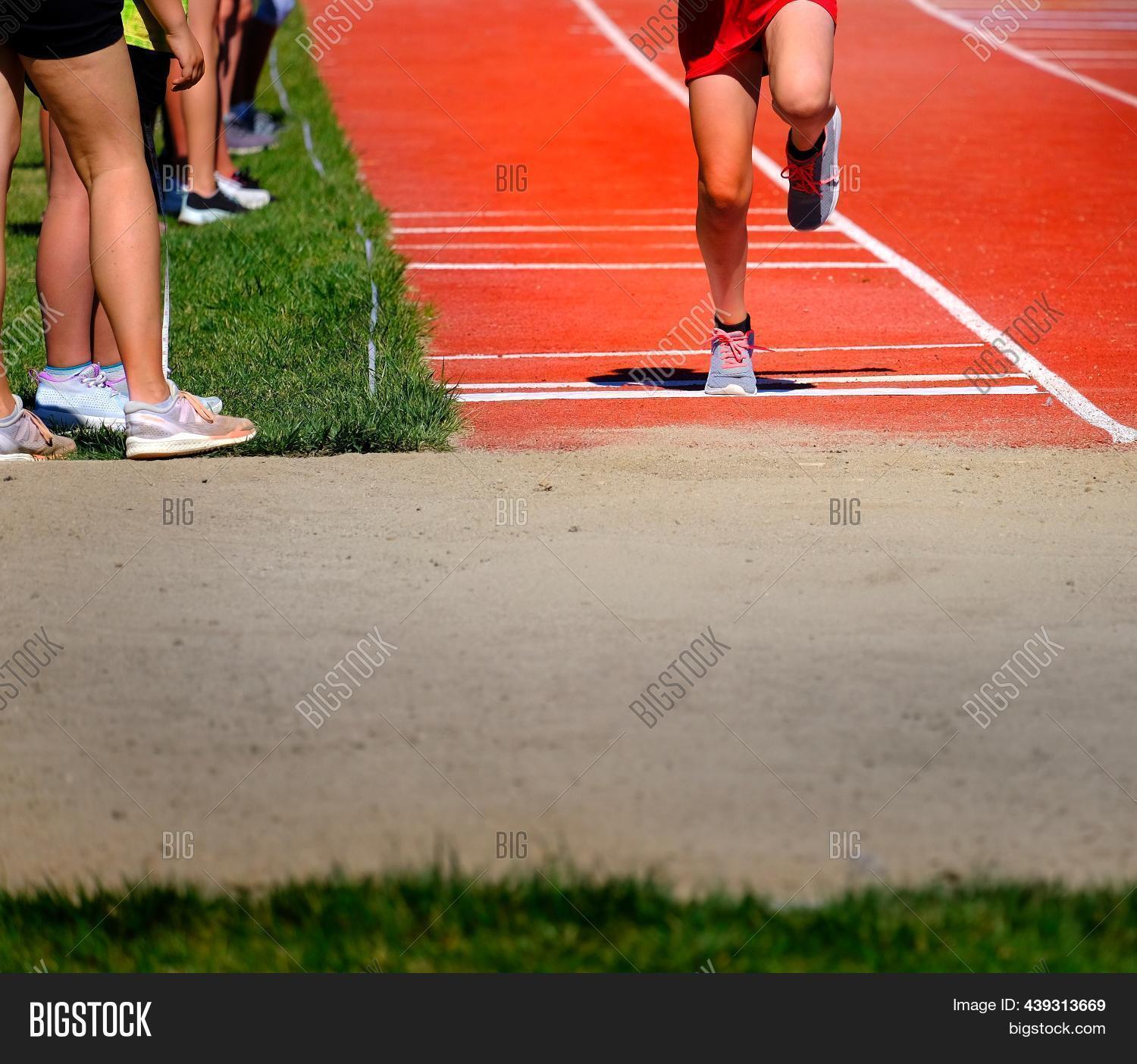 Imagem e foto de Long Jump (avaliação gratuita) | Bigstock