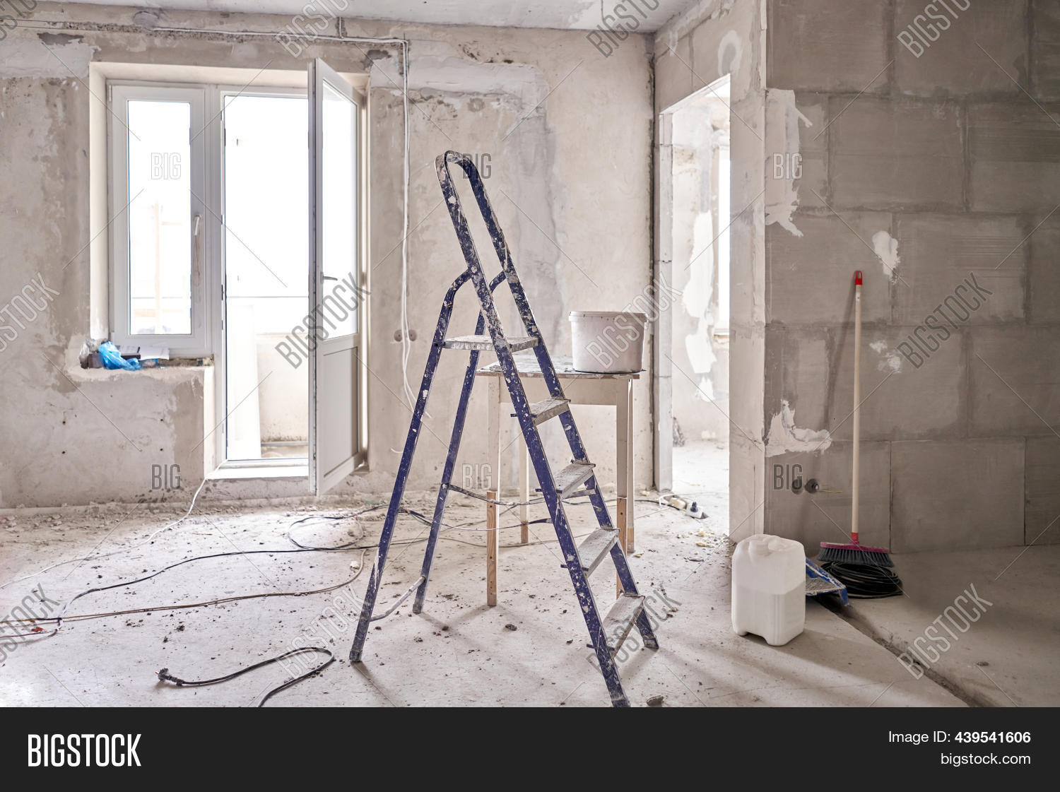 Aluminium Ladder Room Image & Photo (Free Trial) | Bigstock