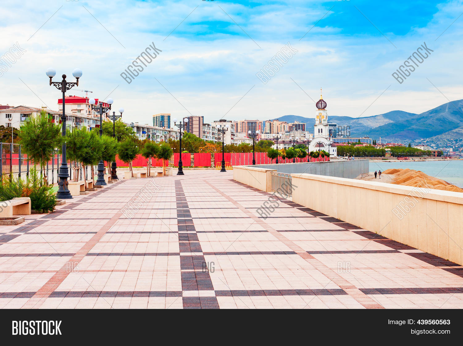Embankment Centre Image & Photo (Free Trial) | Bigstock
