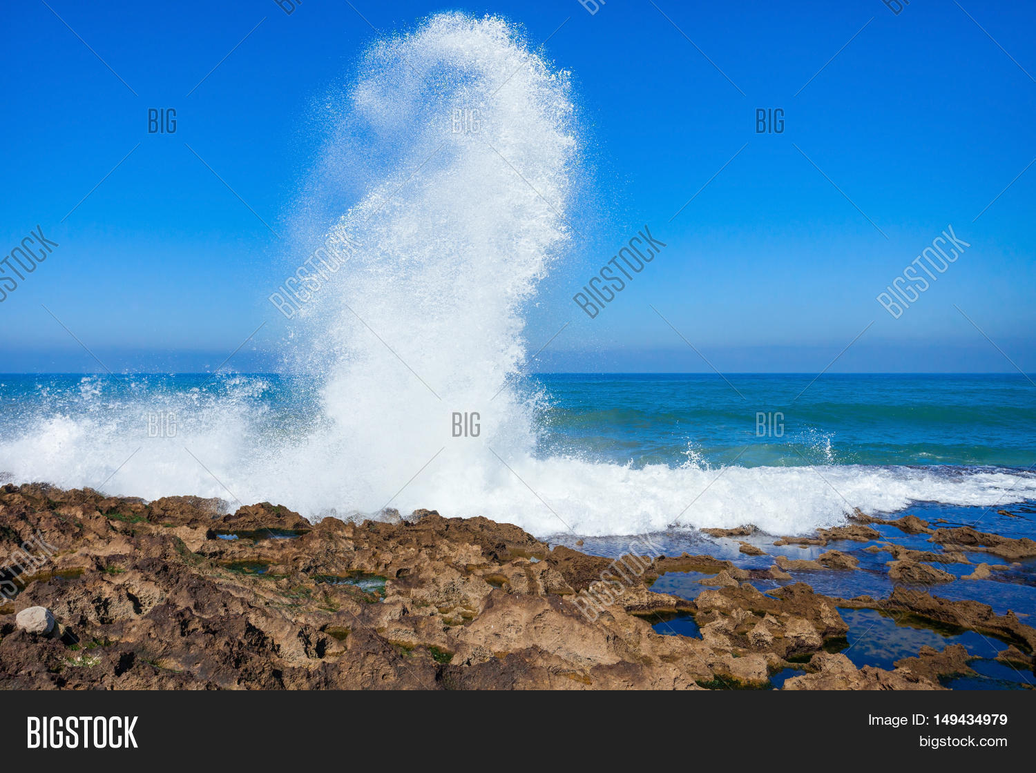 Very Big Wave Image & Photo (Free Trial) | Bigstock