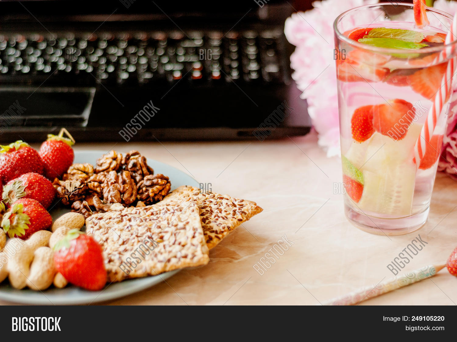 Office Employee Laptop Image & Photo (Free Trial) | Bigstock