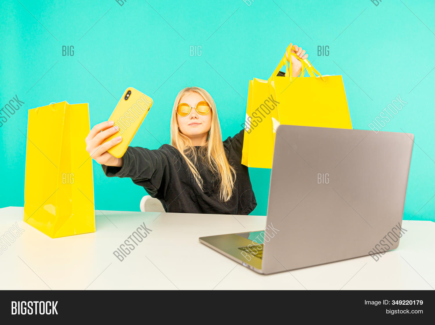 Little Girl Blogger Image & Photo (Free Trial) | Bigstock