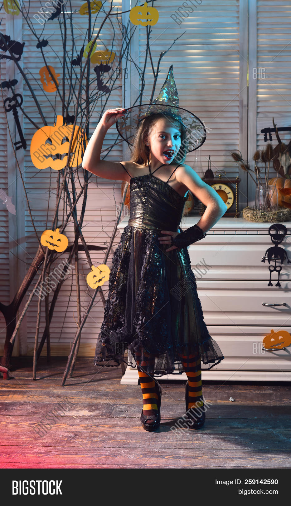 Little Girl Do Magic Image & Photo (Free Trial) | Bigstock