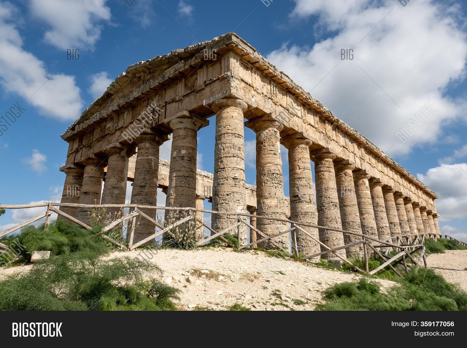 Ancient Doric Temple Image & Photo (Free Trial) | Bigstock