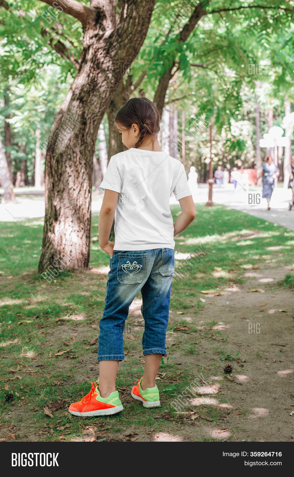 Back Views Little Girl Image & Photo (Free Trial) | Bigstock