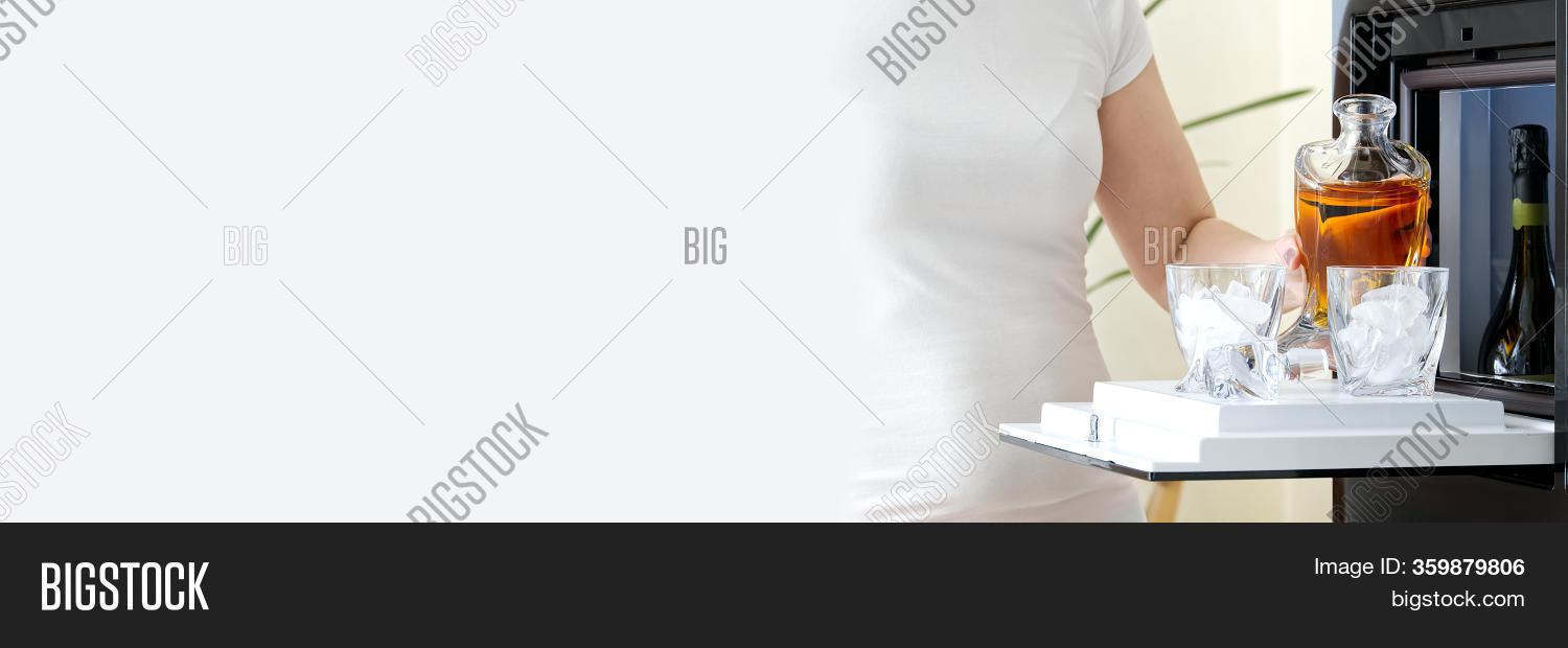 Open Hatch Mini Bar Image & Photo (Free Trial) | Bigstock