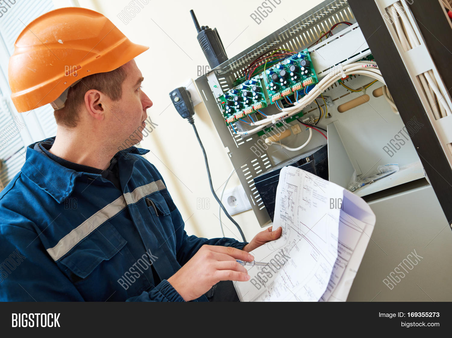 Electrician Worker Image & Photo (Free Trial) | Bigstock