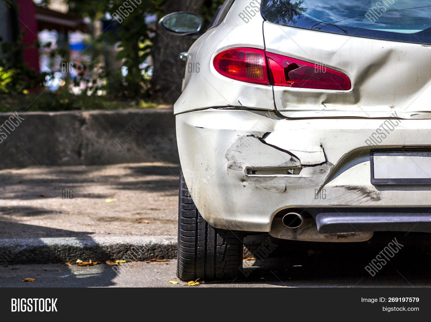 Back White Car Damaged Image & Photo (Free Trial) | Bigstock