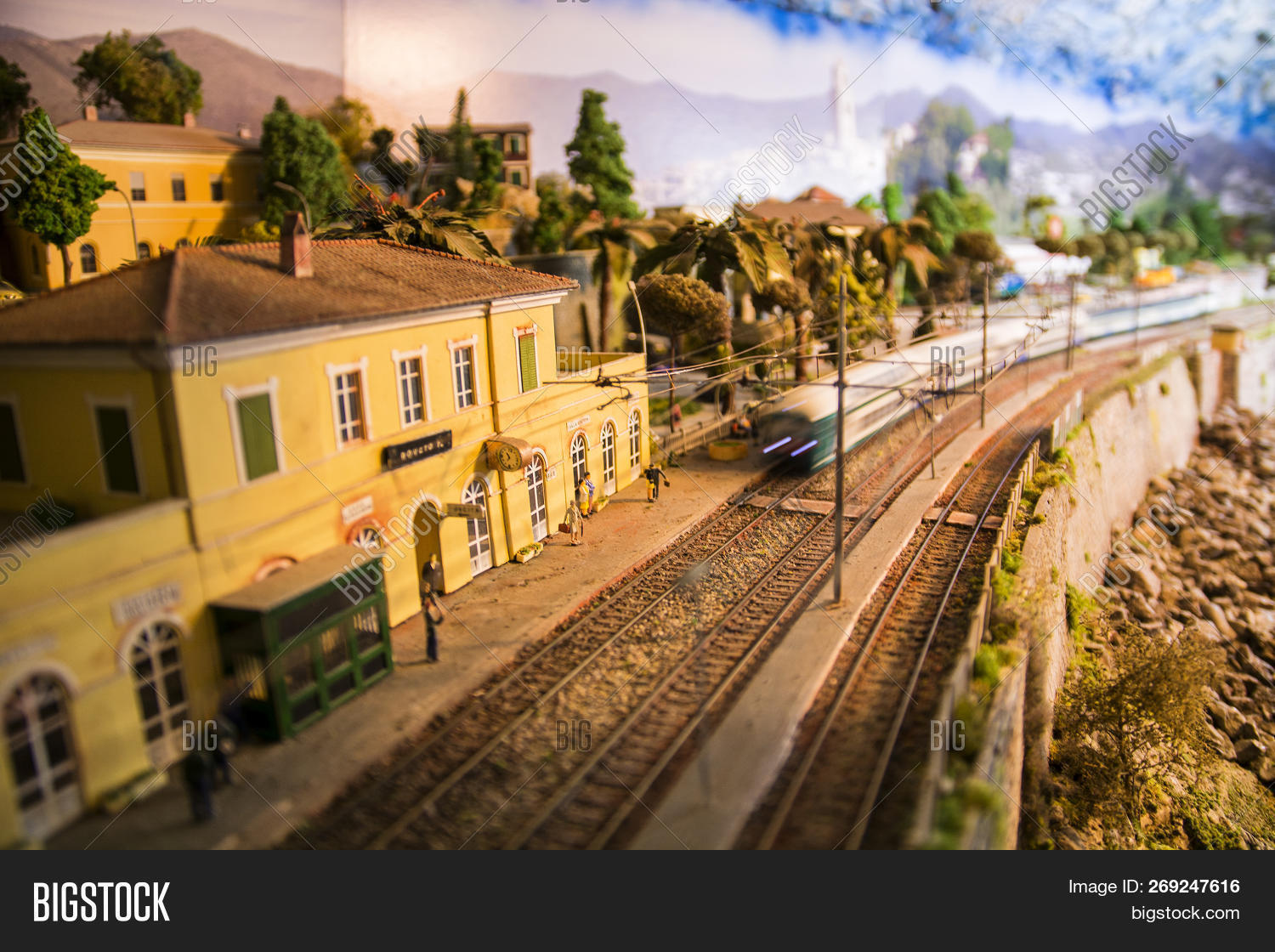 Model Small Railway Image & Photo (Free Trial) | Bigstock