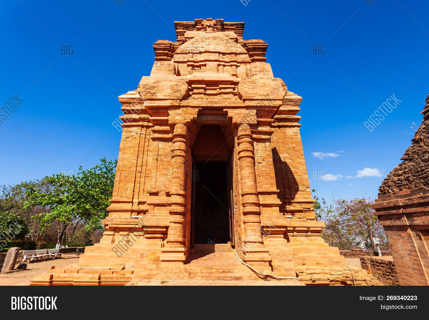 Poshanu Po Sahu Inu Image & Photo (Free Trial) | Bigstock