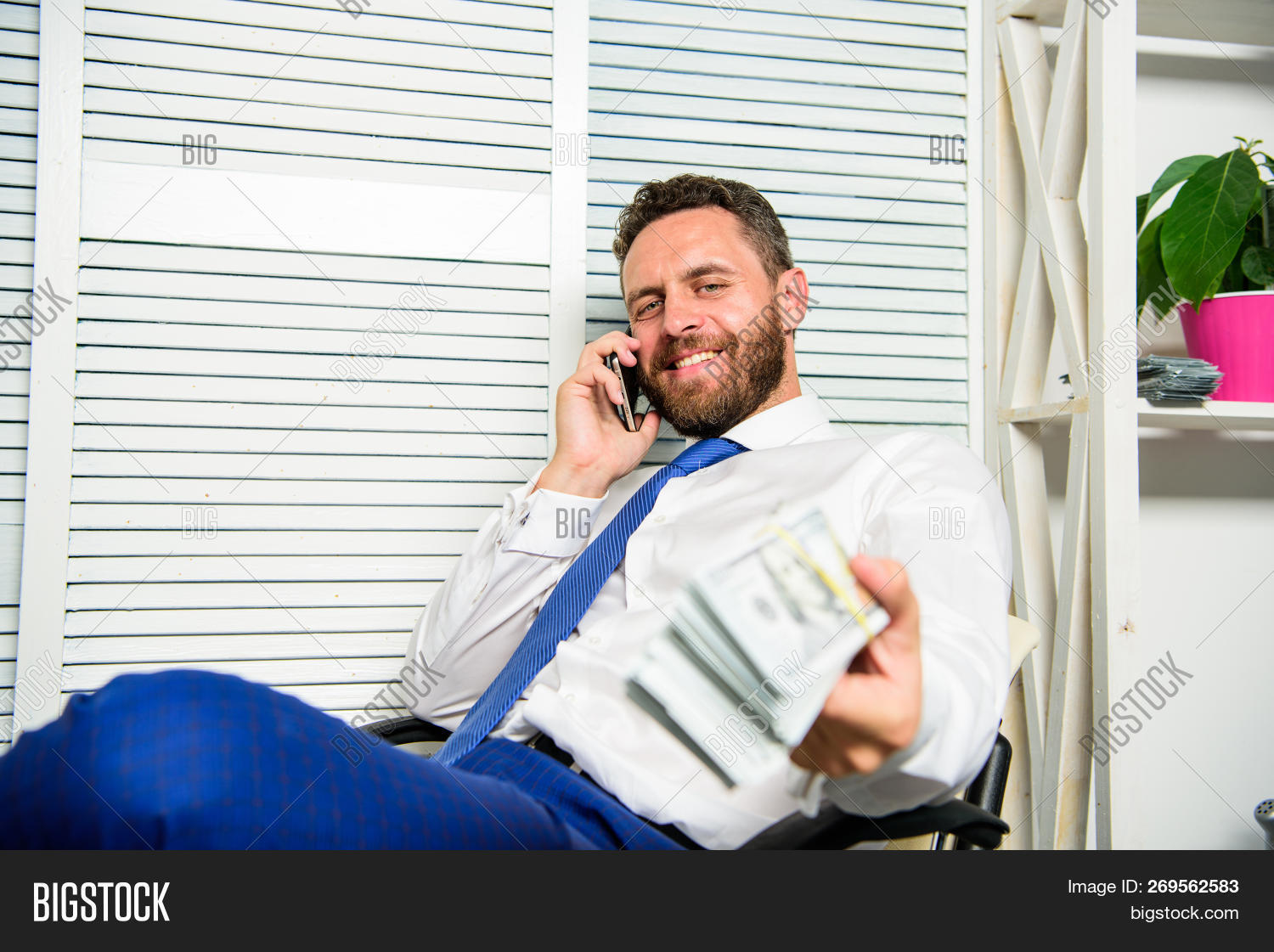 Fraudster Speak Mobile Image & Photo (Free Trial) | Bigstock