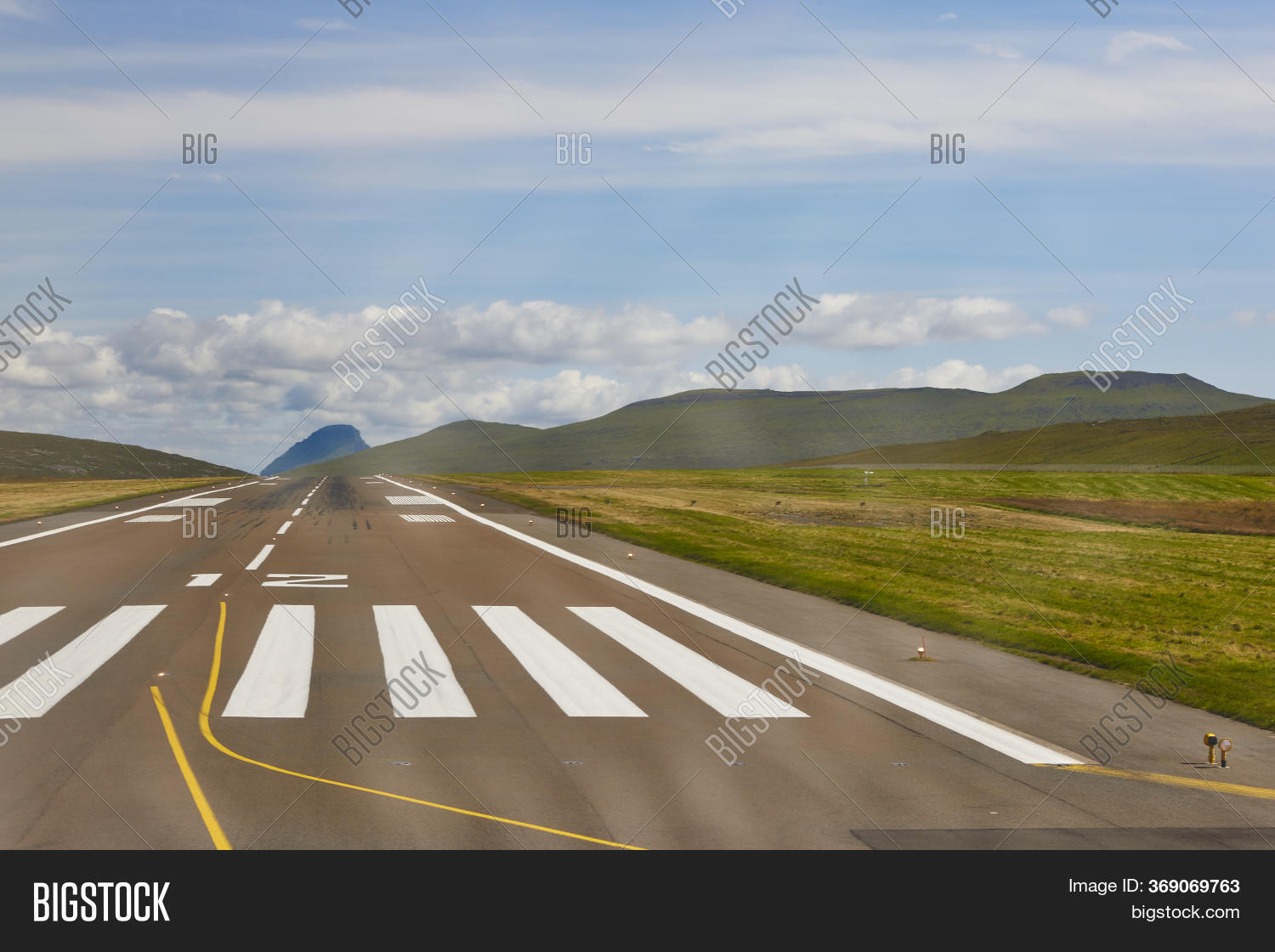 Airport Runway Image & Photo (Free Trial) | Bigstock