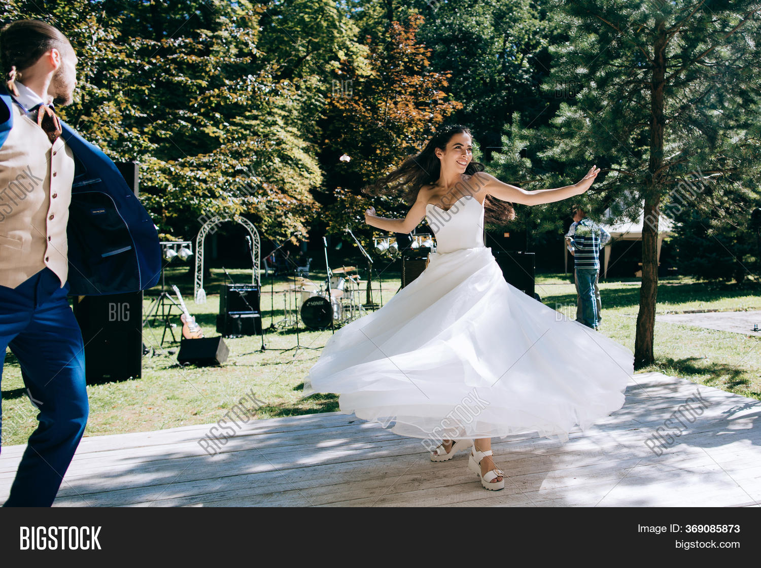 Wedding Party Outdoor Image & Photo (Free Trial) | Bigstock