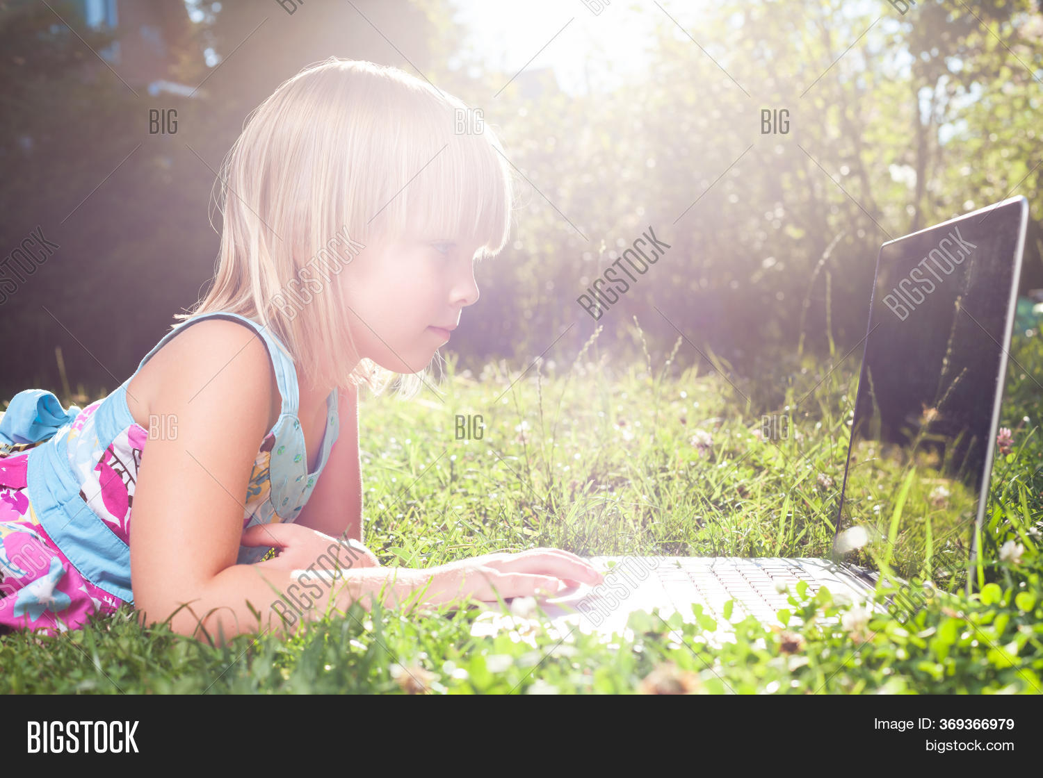 Little Girl Using Image & Photo (Free Trial) | Bigstock