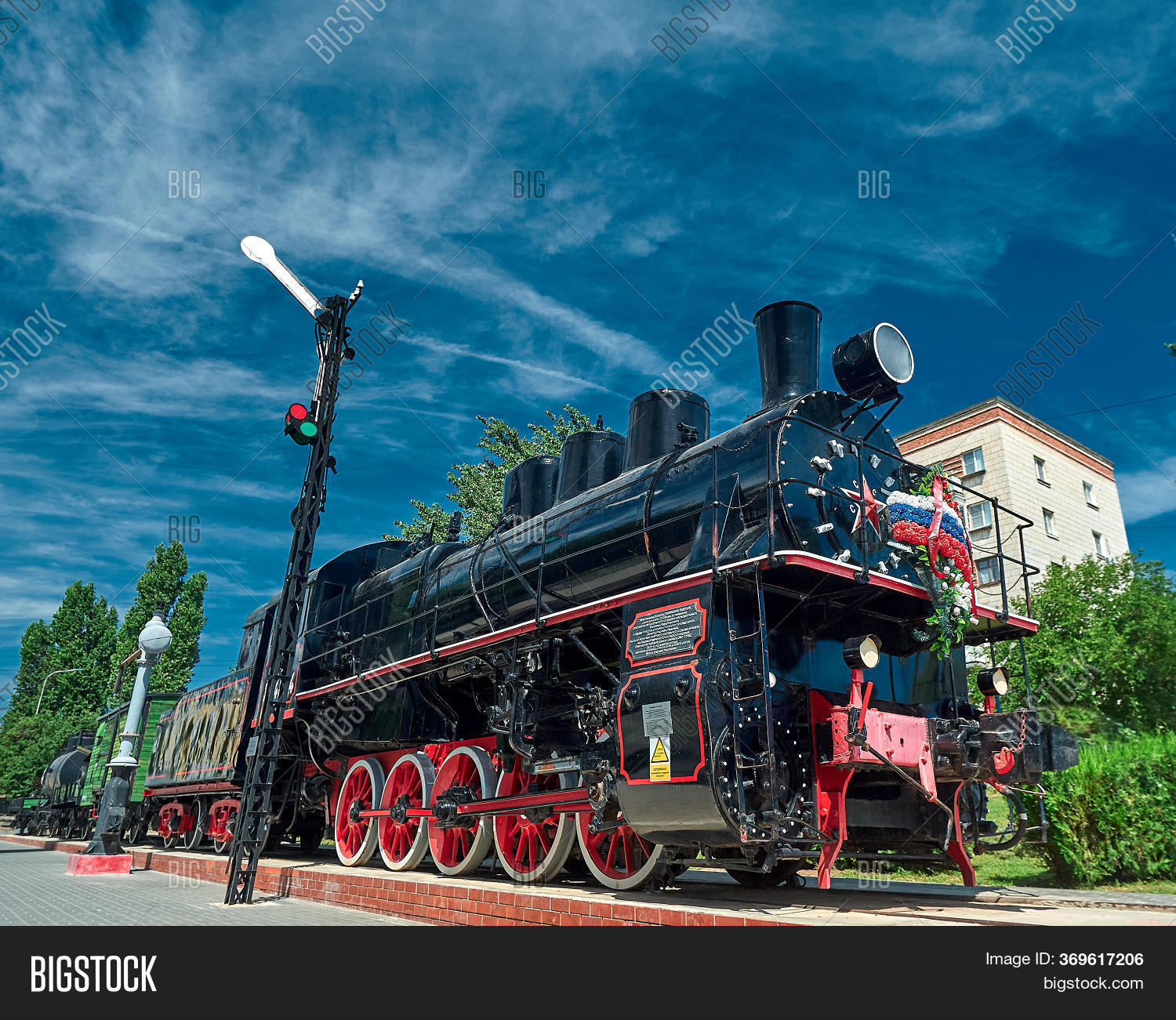Train Stands On Image & Photo (Free Trial) | Bigstock