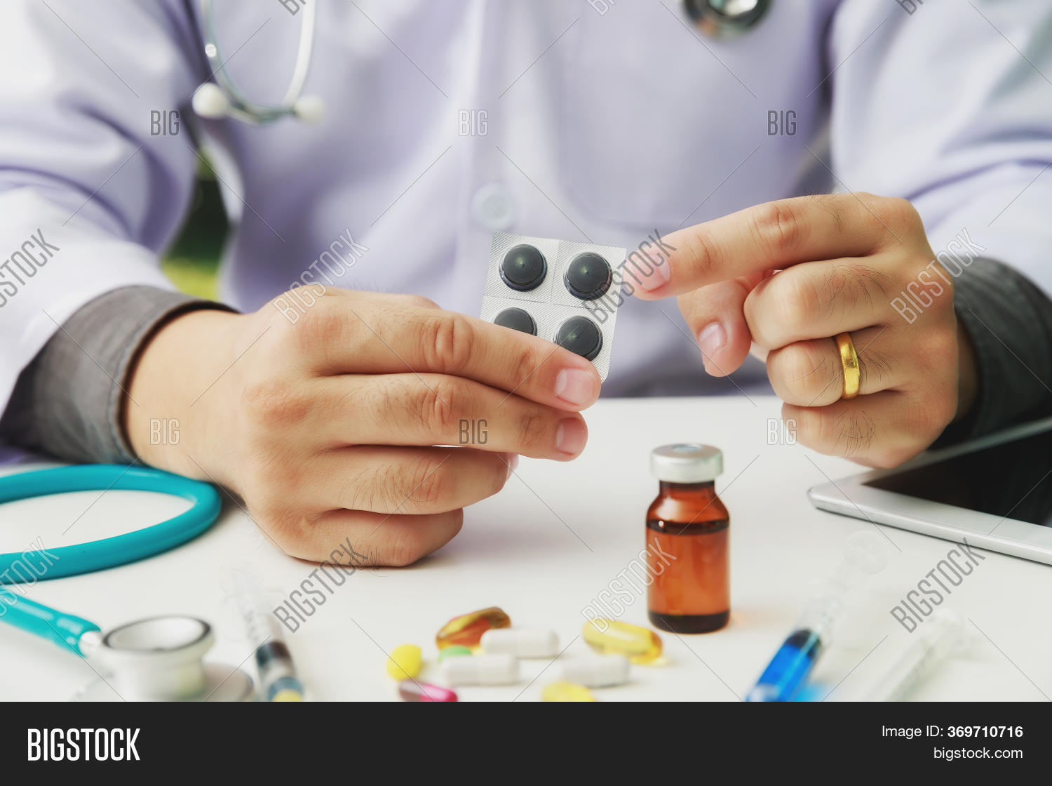 Pharmacist Medication Image & Photo (Free Trial) | Bigstock