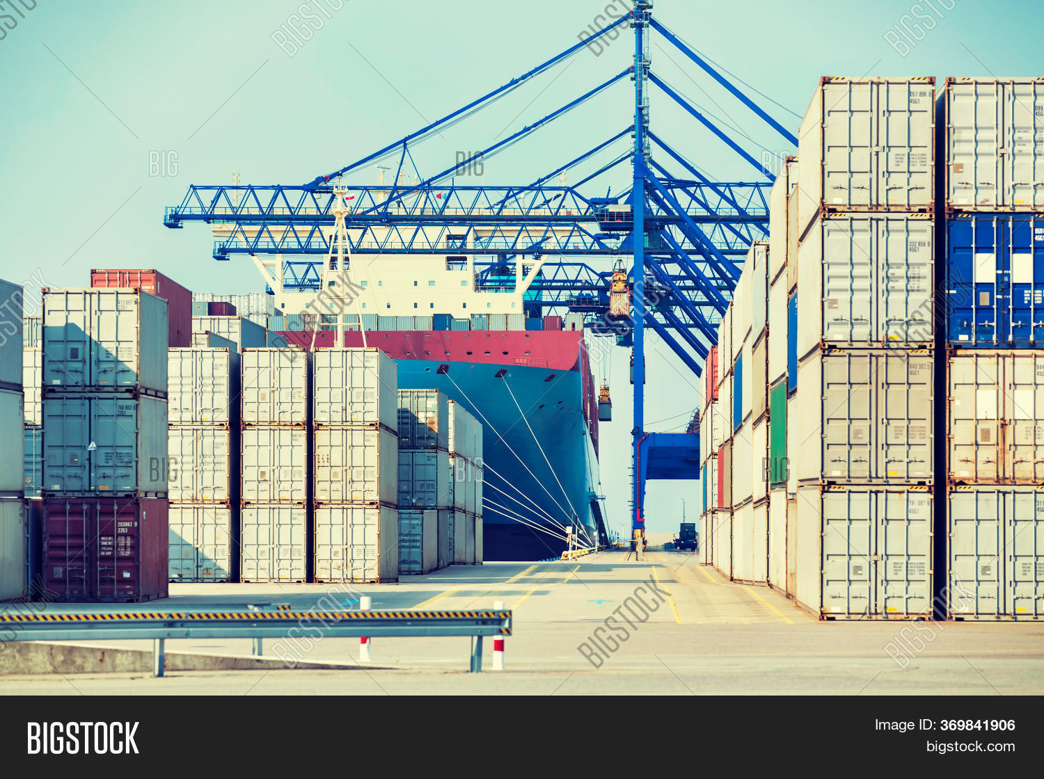 Photo Cargo Shipment Image & Photo (Free Trial) | Bigstock