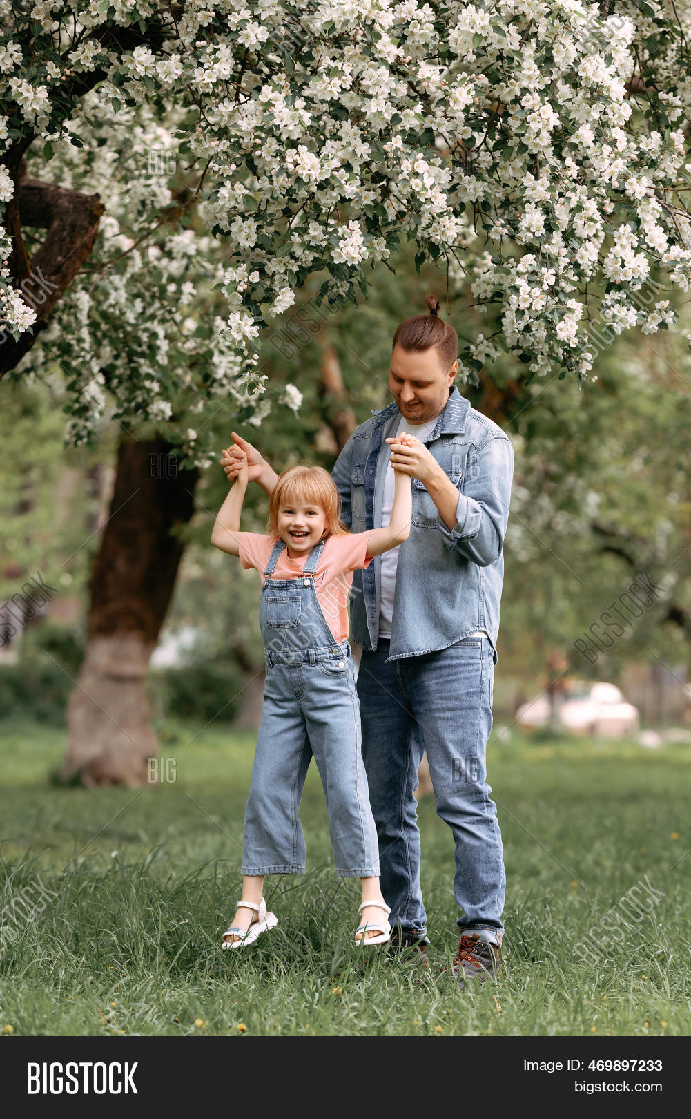 Dad Daughter Hugging Image And Photo Free Trial Bigstock