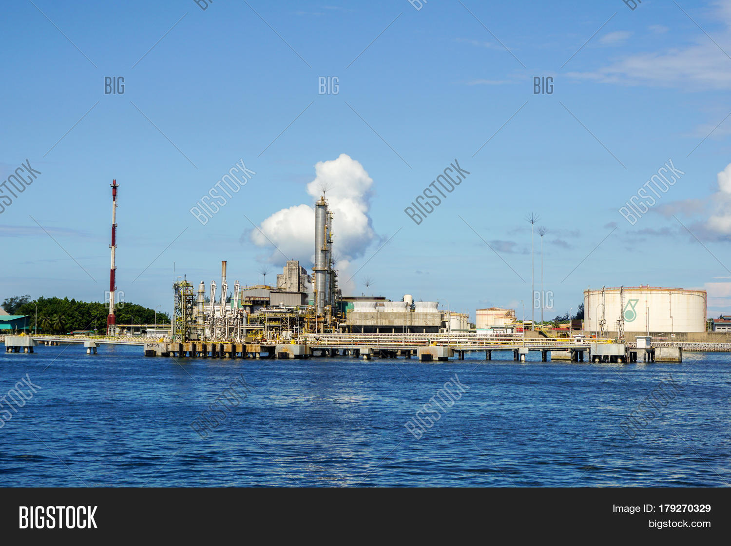 Petronas Methanol Labuan Logo