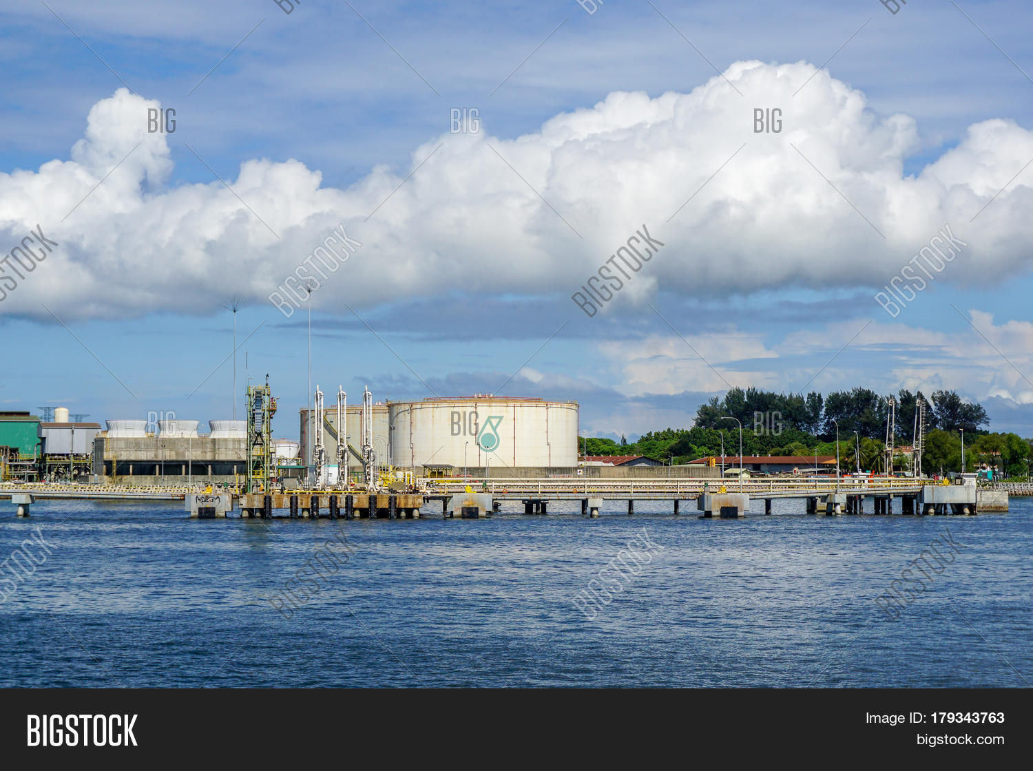 Petronas Methanol Labuan Logo